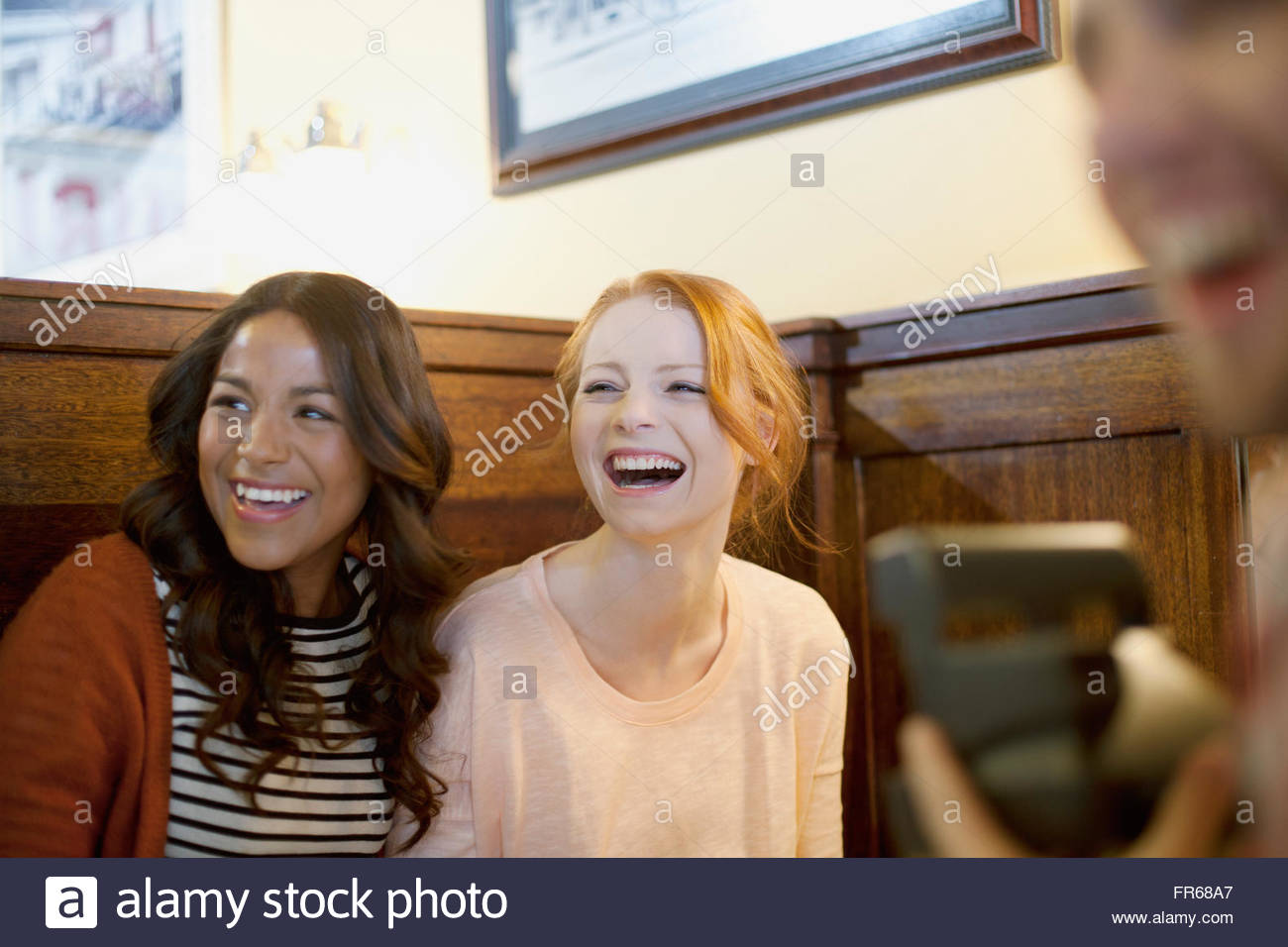 Taking pictures of friends hi-res stock photography and images - Alamy