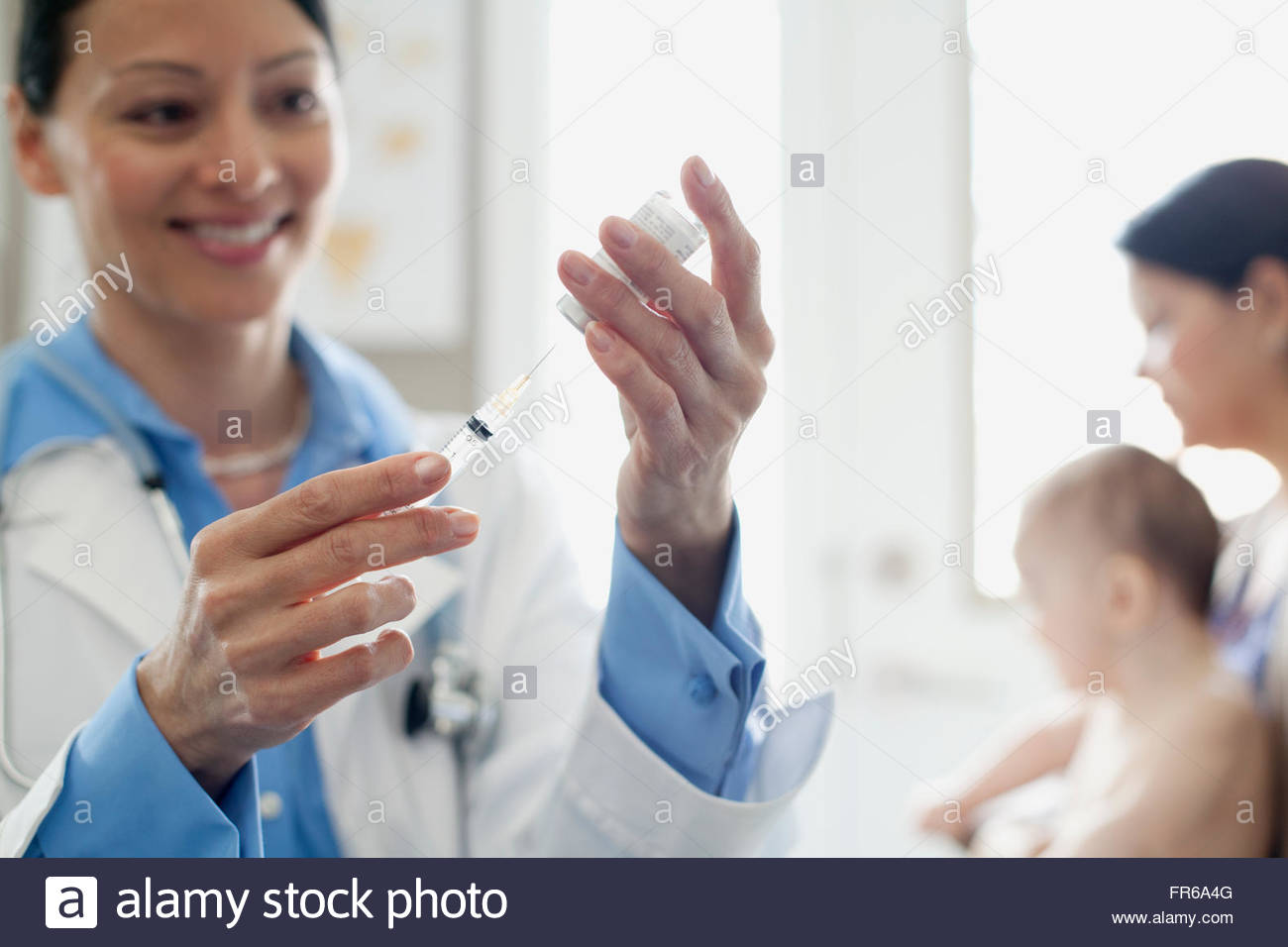 doctor filling needle Stock Photo - Alamy