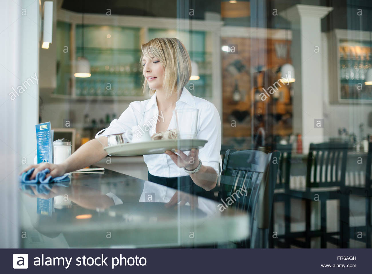 pretty waitress working at diner Stock Photo - Alamy