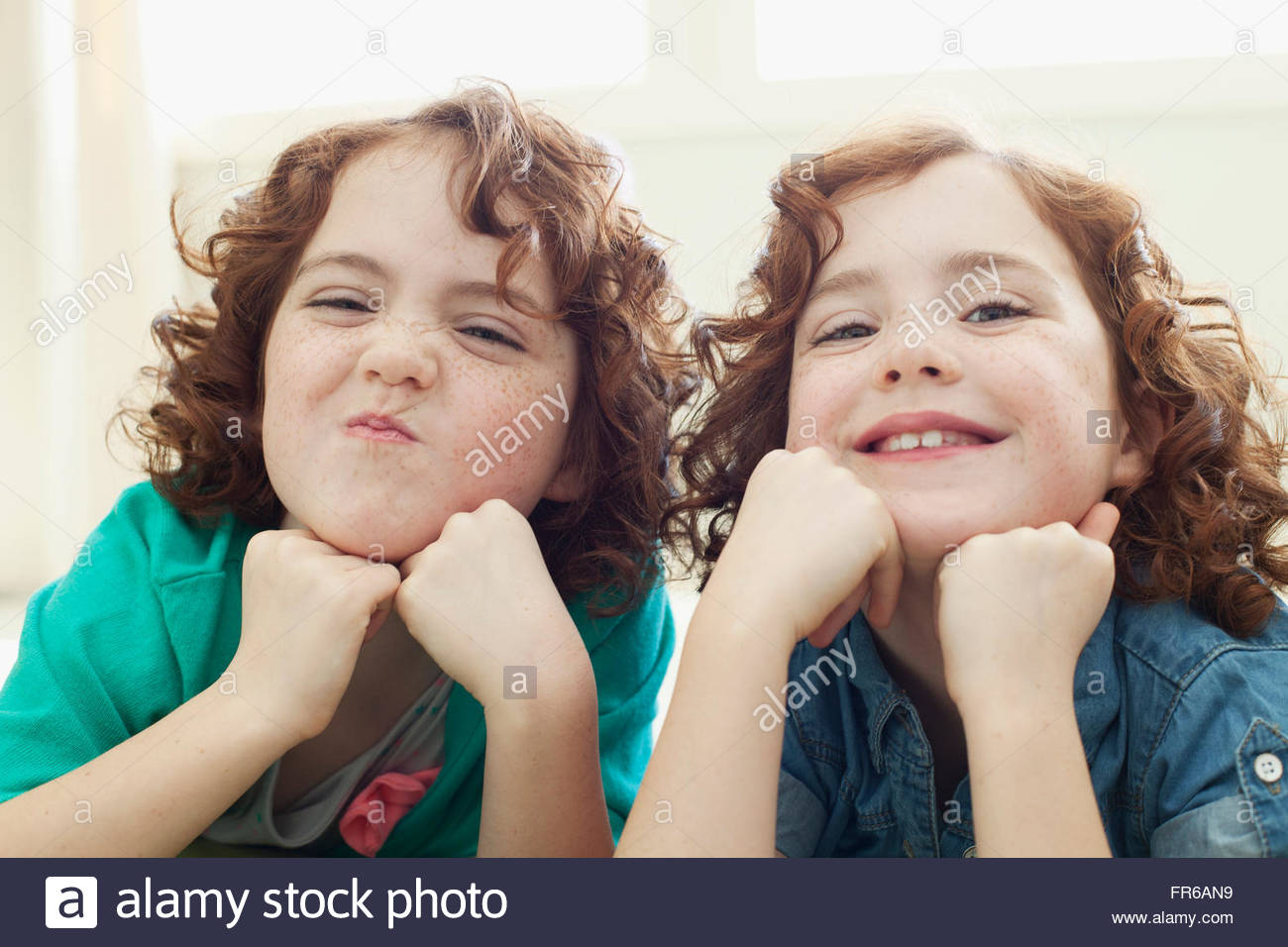 Faces of twin sisters hi-res stock photography and images - Alamy