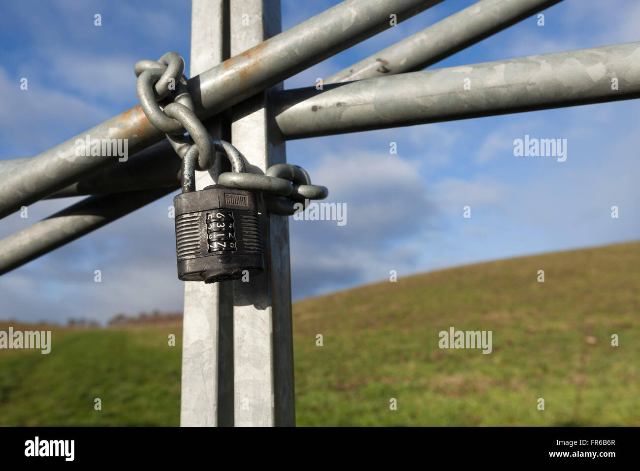Private locked gate hi-res stock photography and images - Alamy