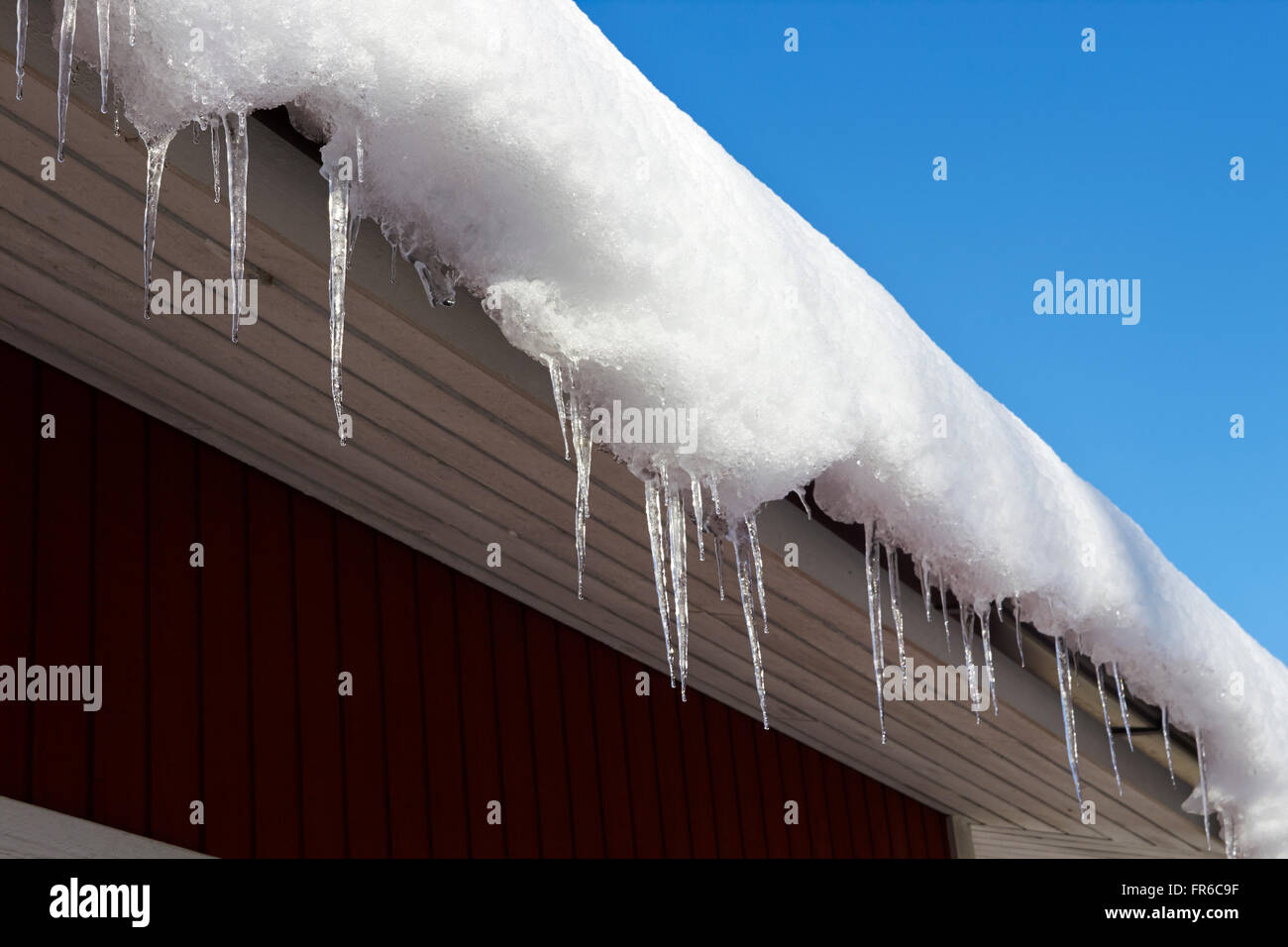 Blue icicles hi-res stock photography and images - Alamy