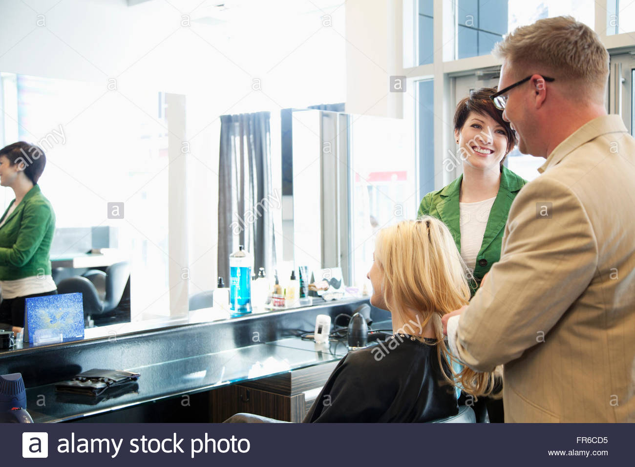 Man hair salon windows hi-res stock photography and images - Alamy