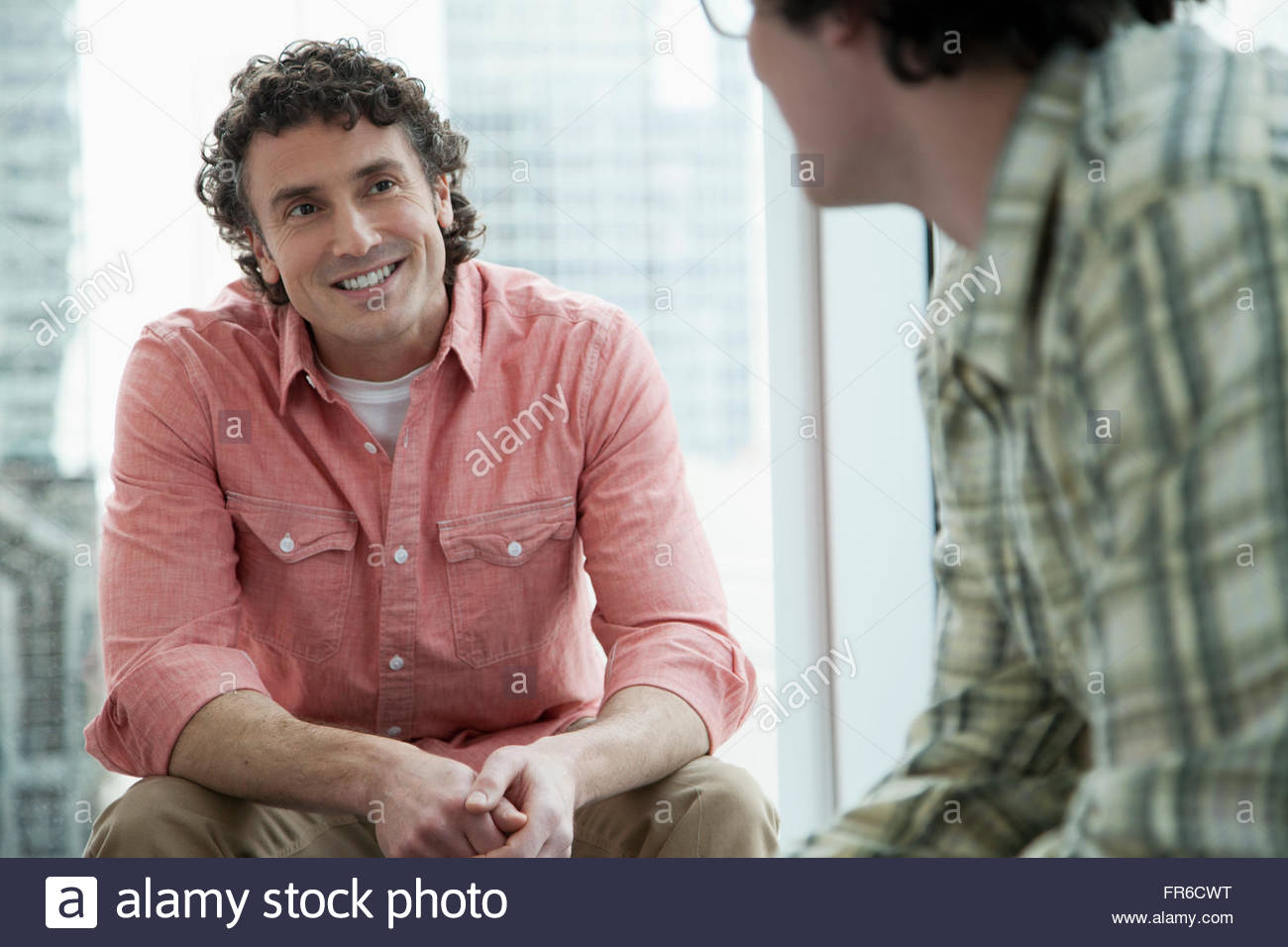 Conversation between people hi-res stock photography and images - Alamy