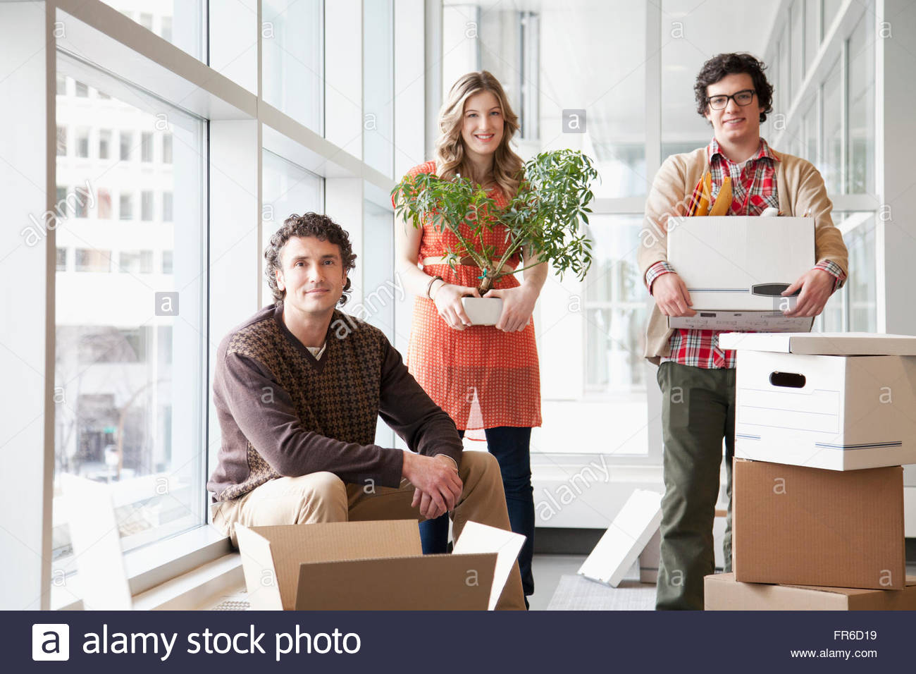 Moving the business hi-res stock photography and images - Alamy