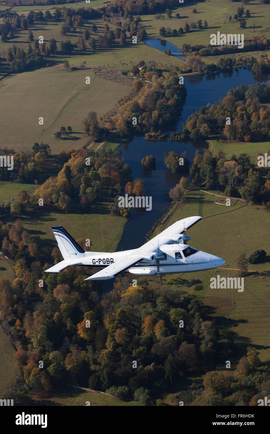 Six seater plane hi-res stock photography and images - Alamy