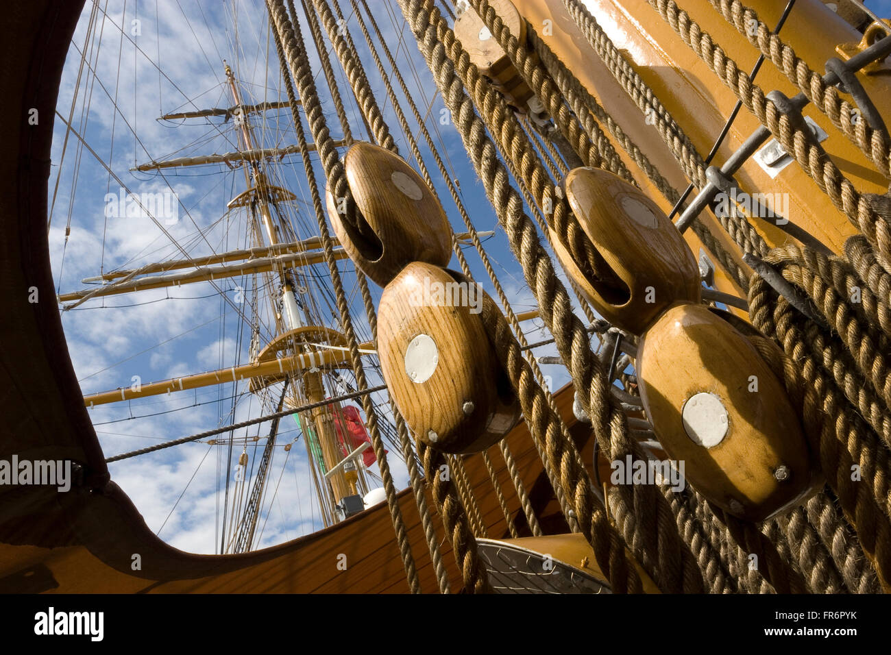 SAILING BOAT , ROPES, MAST Stock Photo - Alamy