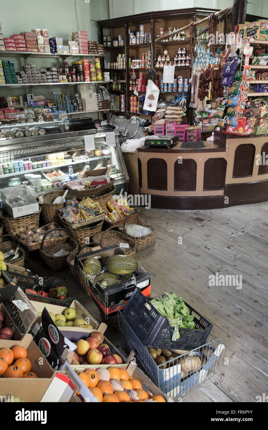 OLD SHOP , CORNER SHOP, CORNER STORE Stock Photo - Alamy