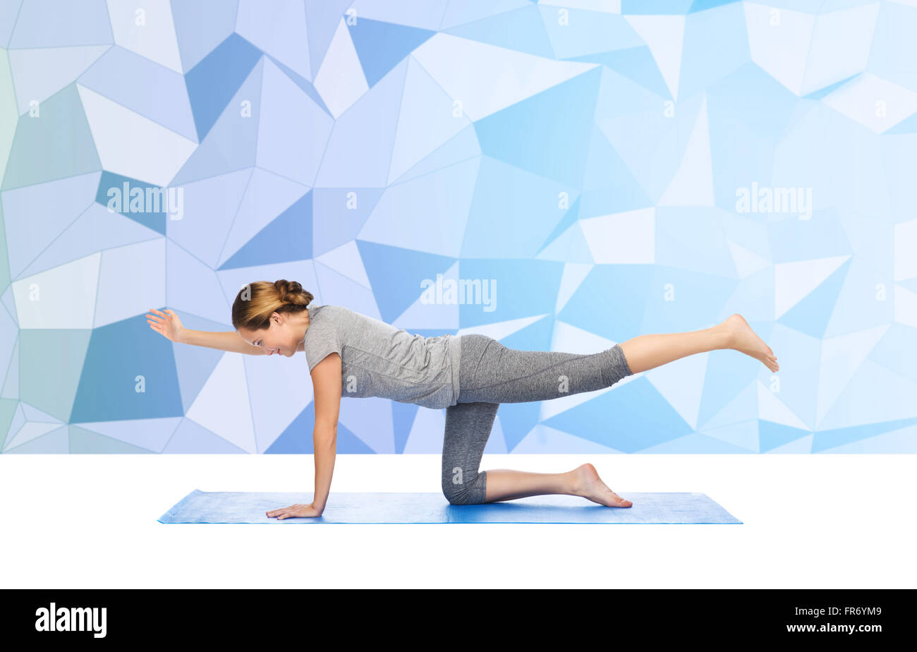 woman making yoga in balancing table pose on mat Stock Photo - Alamy