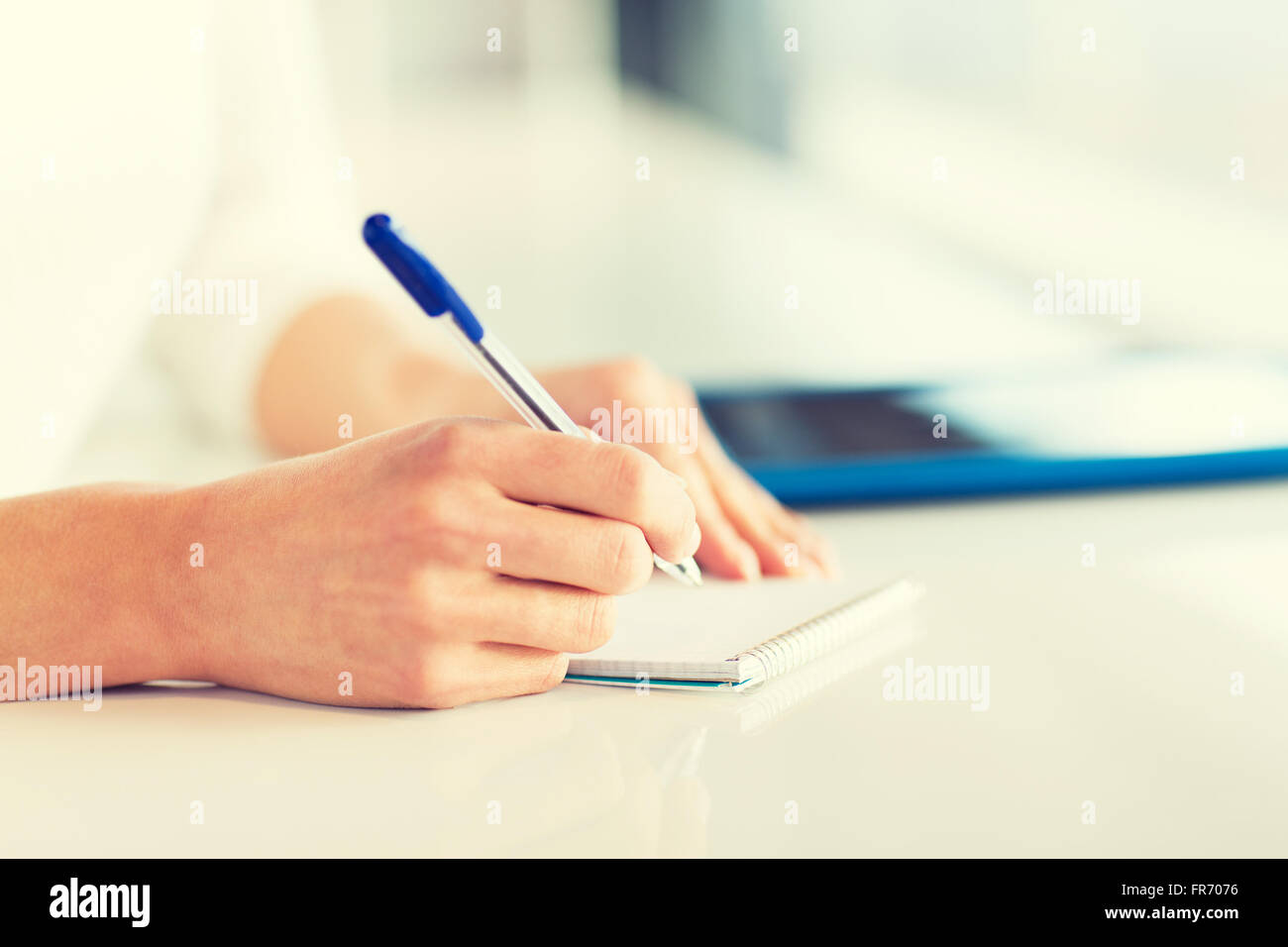 Hands notepad hi-res stock photography and images - Alamy