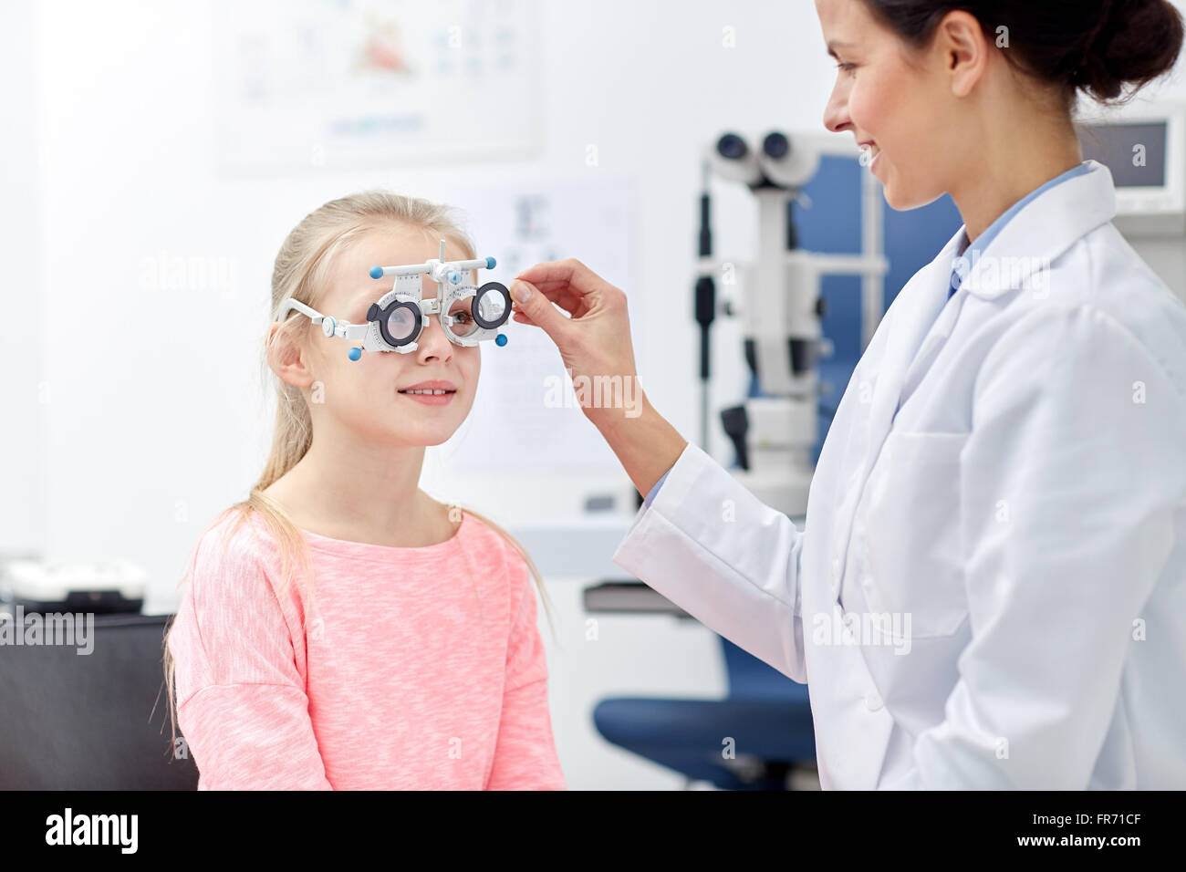 Child optometrist trial frame hi-res stock photography and images - Alamy