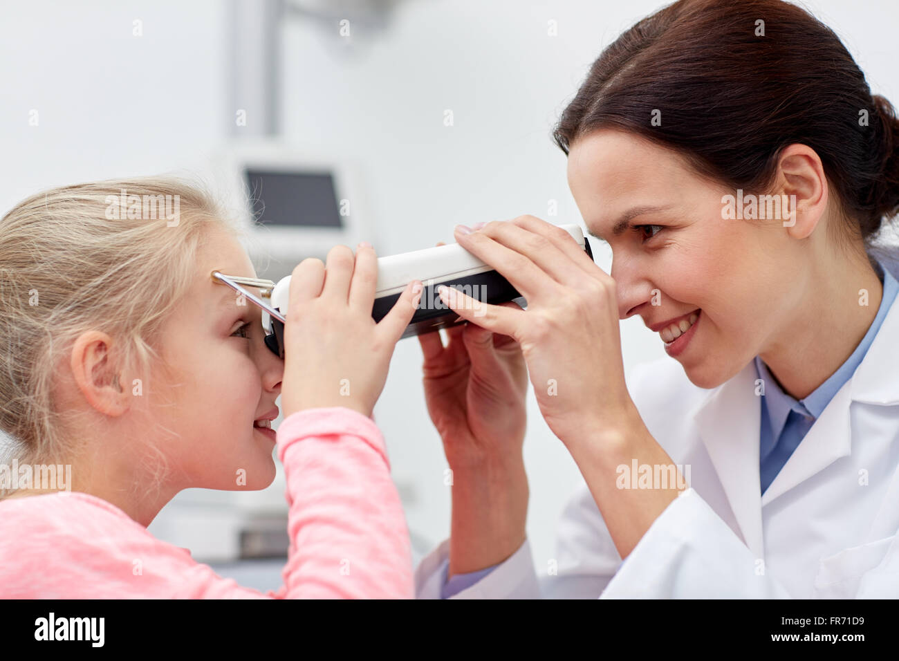 optician with pupilometer and patient at eye clinic Stock Photo - Alamy