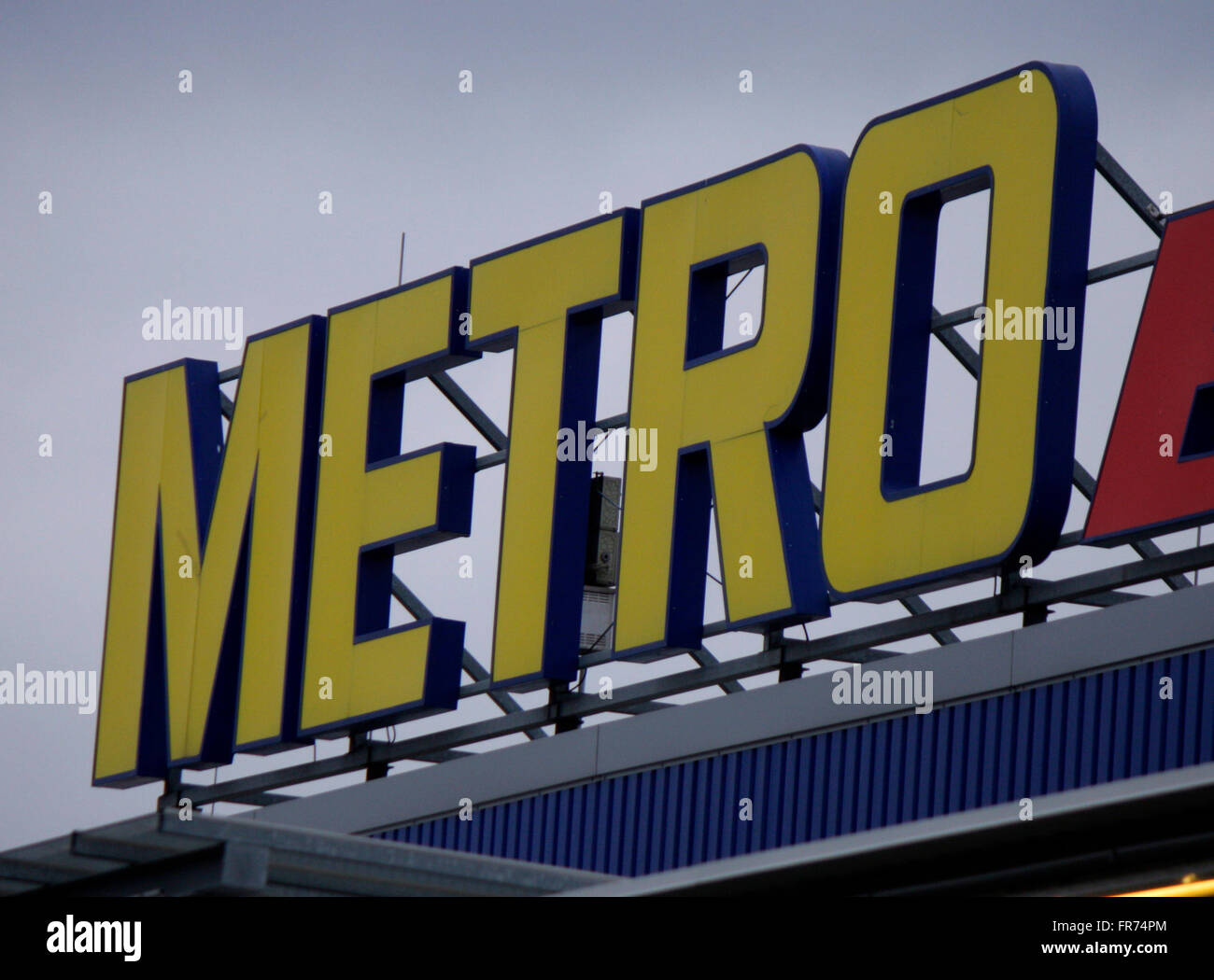 Markenname: "Metro", Berlin Stock Photo - Alamy