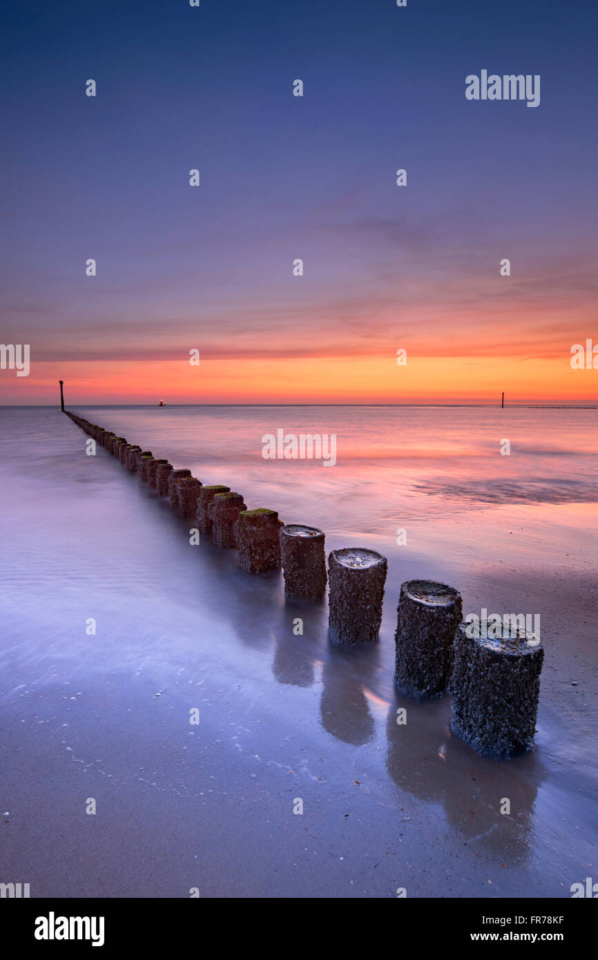 Breakwater on beach hi-res stock photography and images - Alamy
