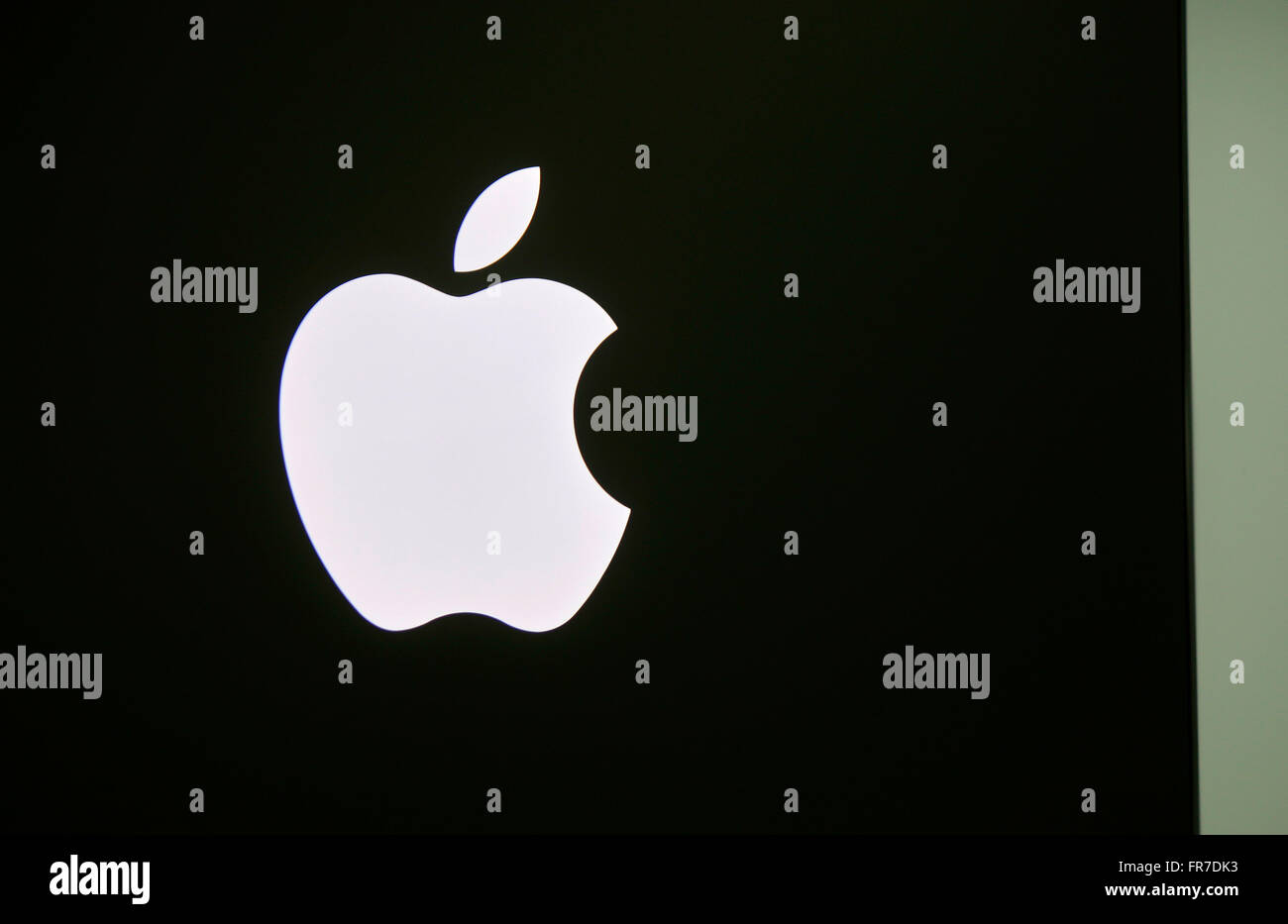 das Logo der Marke "Apple", Berlin Stock Photo - Alamy
