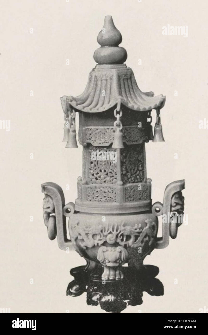This illustrated catalogue features a selection of antique Chinese ...