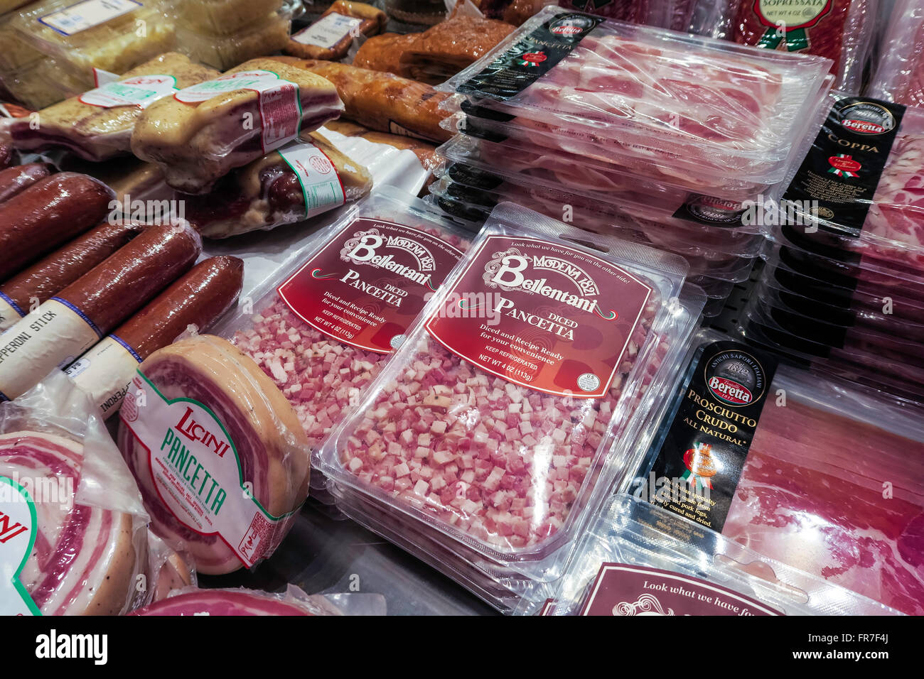 Italian deli counter hi-res stock photography and images - Alamy