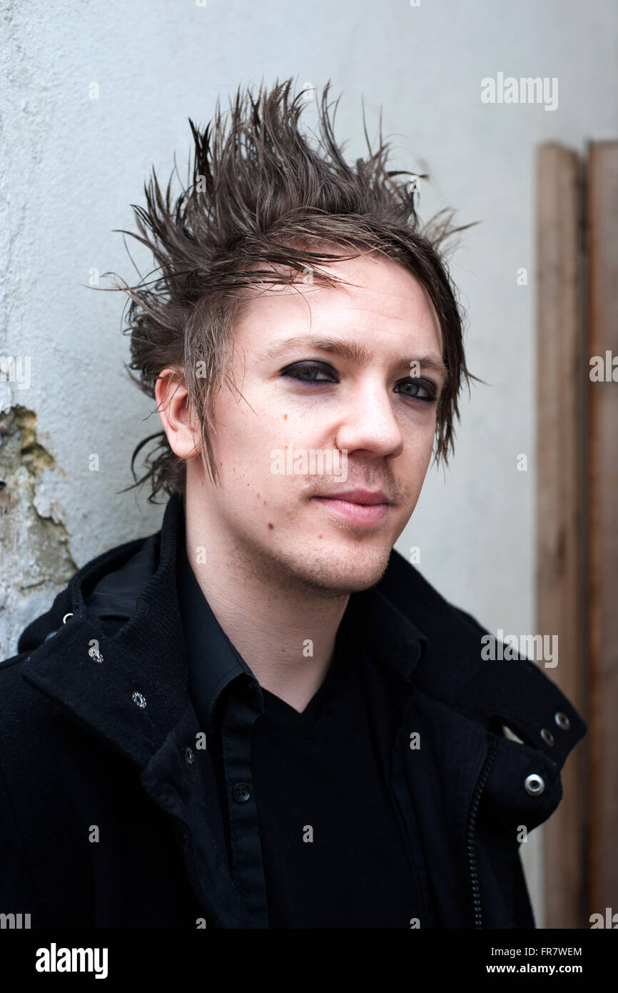 Man spiky hair hi-res stock photography and images - Alamy