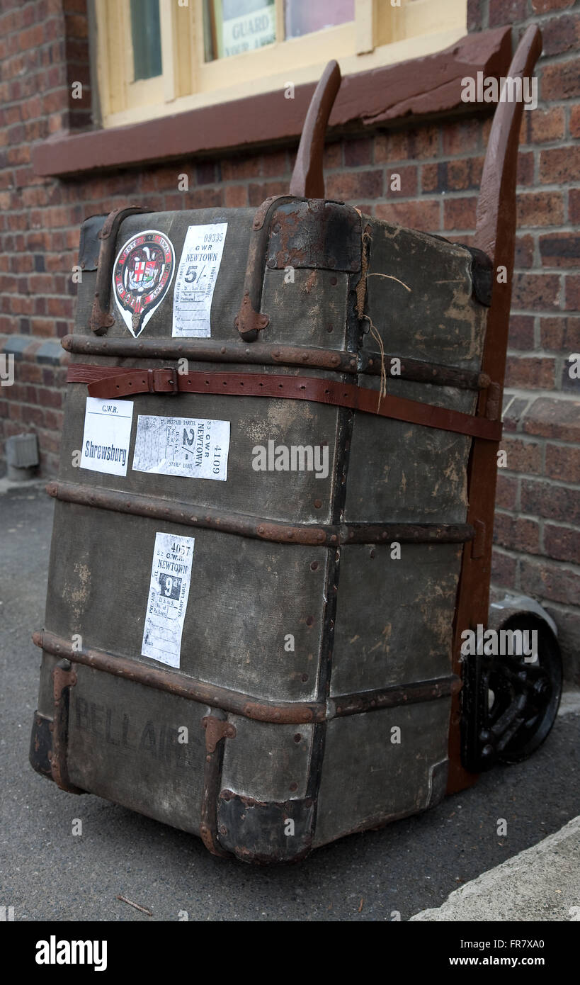 Old fashioned luggage trolley hi-res stock photography and images - Alamy