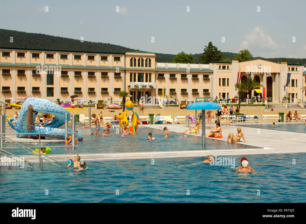 Österreich, Niederösterreich, Baden bei Wien: Badespass im Strandbad ...