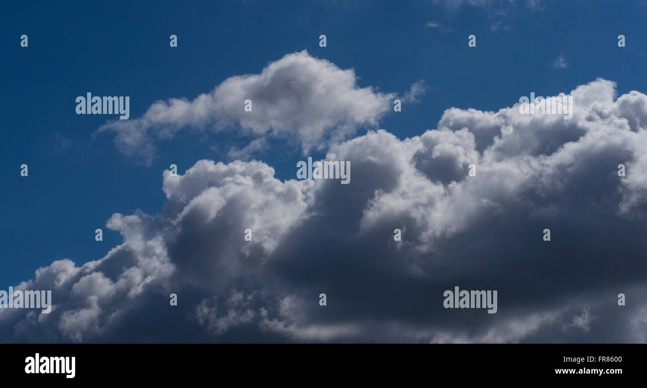 White clouds formation hi-res stock photography and images - Alamy
