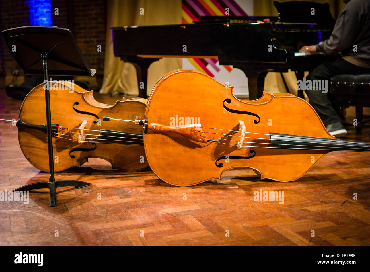 Acoustic bass hi-res stock photography and images - Alamy