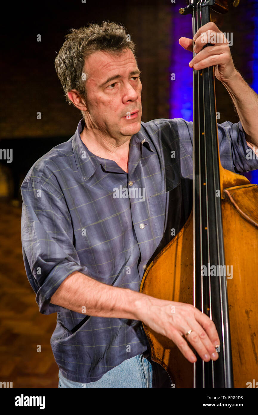 American bass player Edgar Meyer at soundchecks at the Turner Sims ...