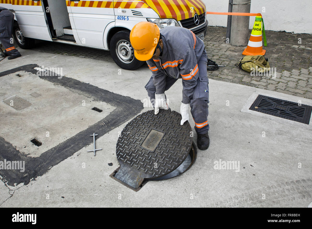 Electrical manhole hi-res stock photography and images - Alamy
