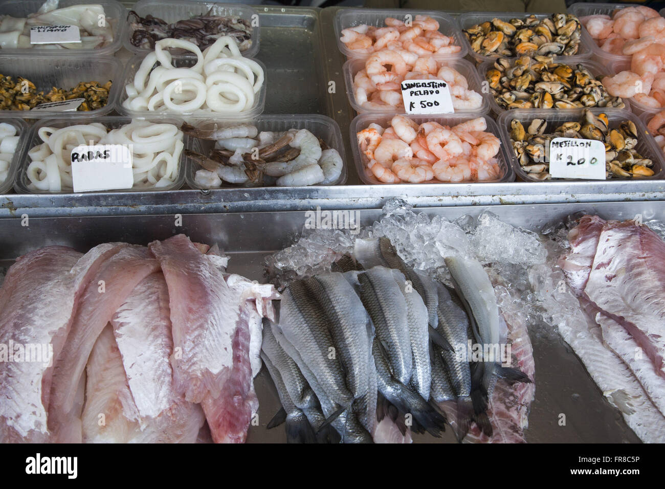 Stall selling fish and seafood Stock Photo - Alamy