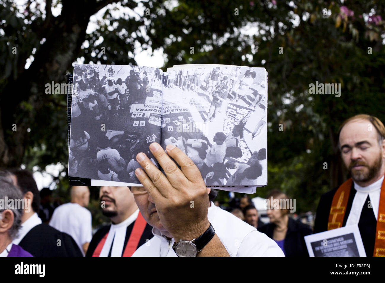 Missing arm hi-res stock photography and images - Alamy