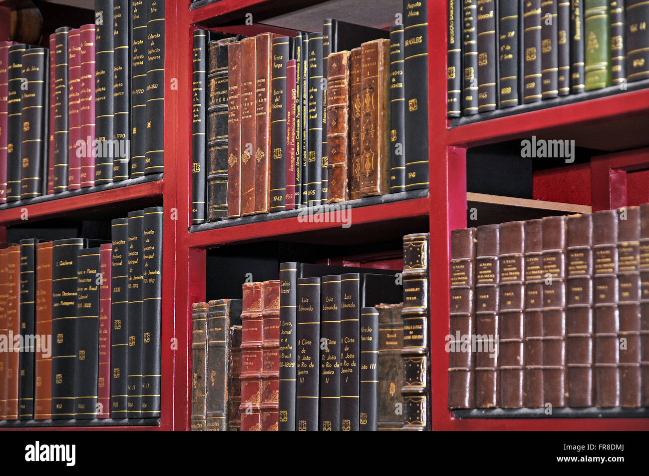 Detail of a library bookshelf Stock Photo - Alamy