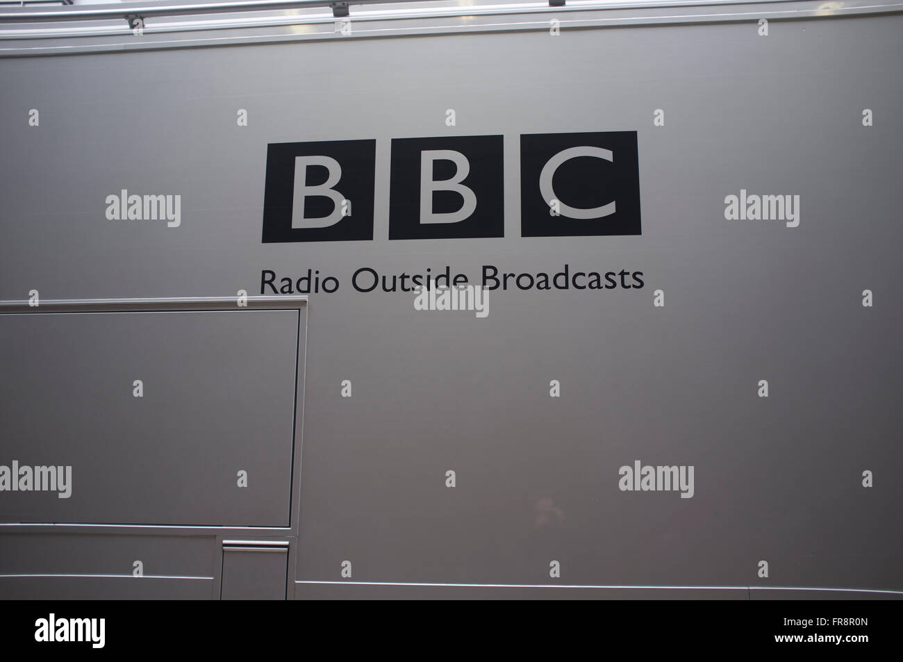 Outside broadcasting van hi-res stock photography and images - Alamy