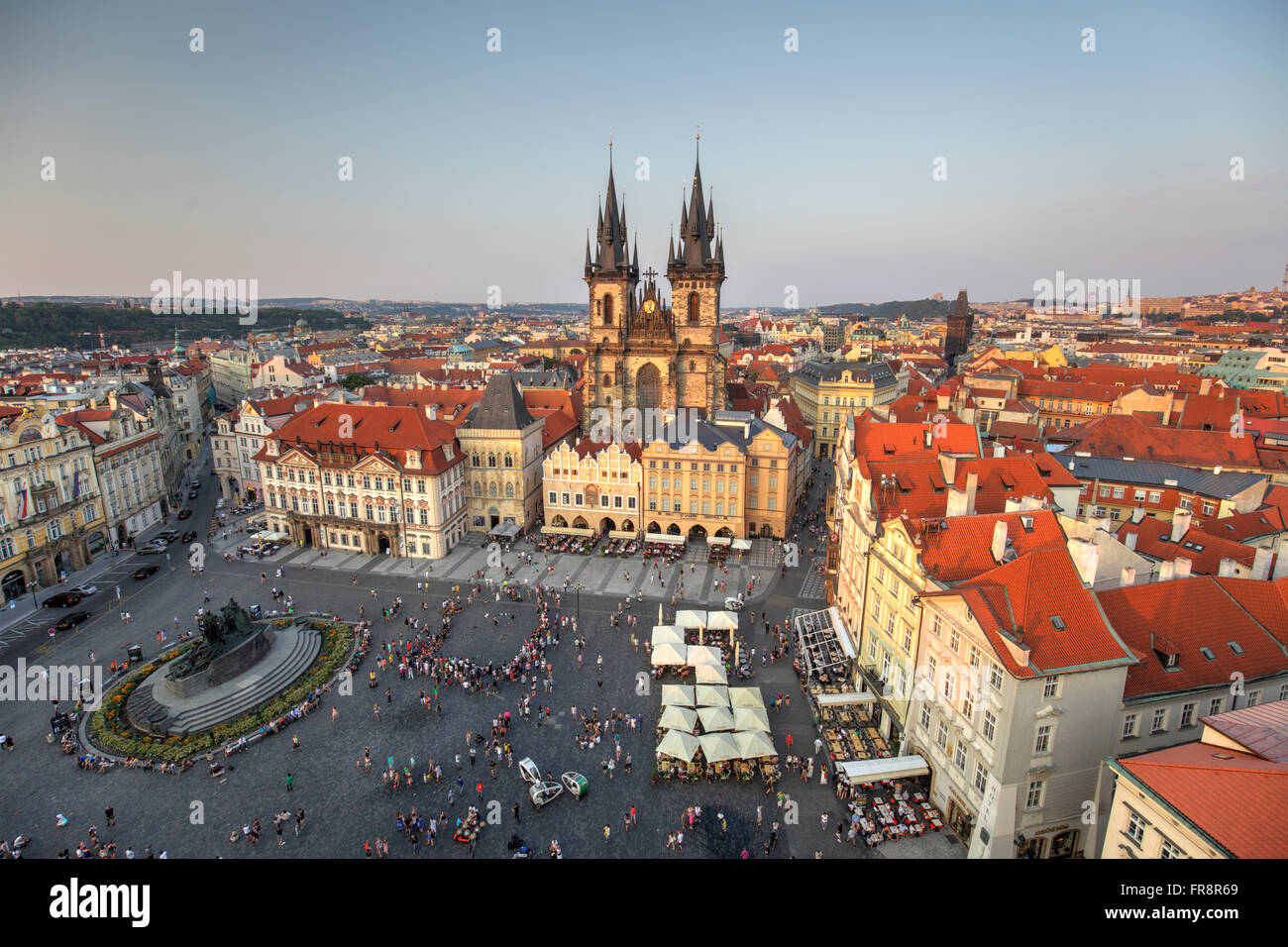 Old lady outdoors outside hi-res stock photography and images - Alamy