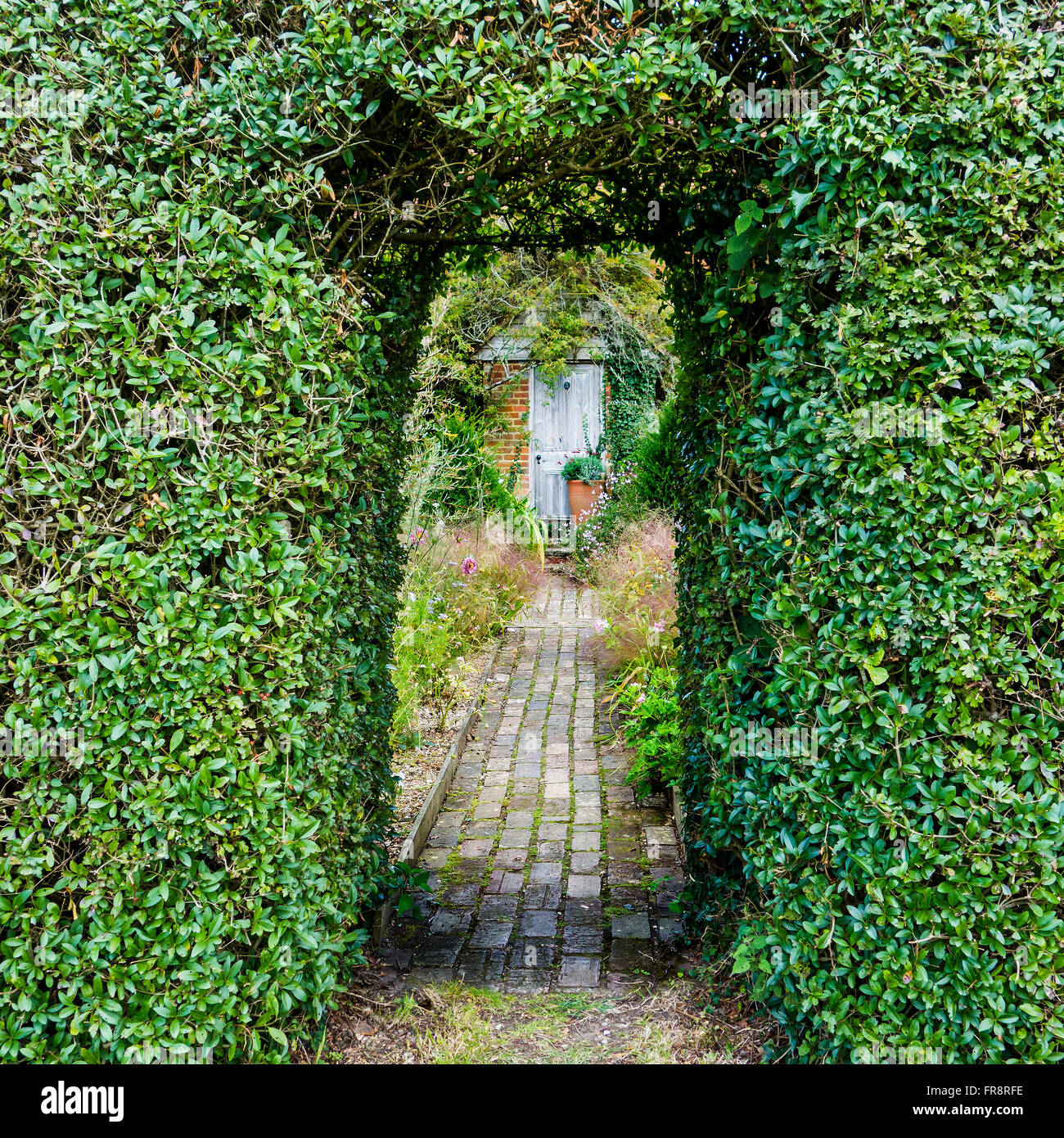 Archway garden england hi-res stock photography and images - Alamy