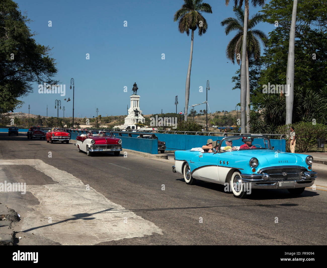 architecture car coche Cuba La Havane Malecon Stock Photo - Alamy