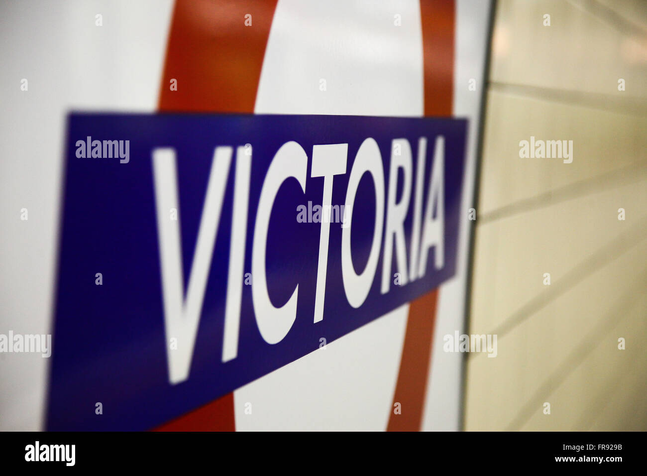 Victoria underground station hi-res stock photography and images - Alamy