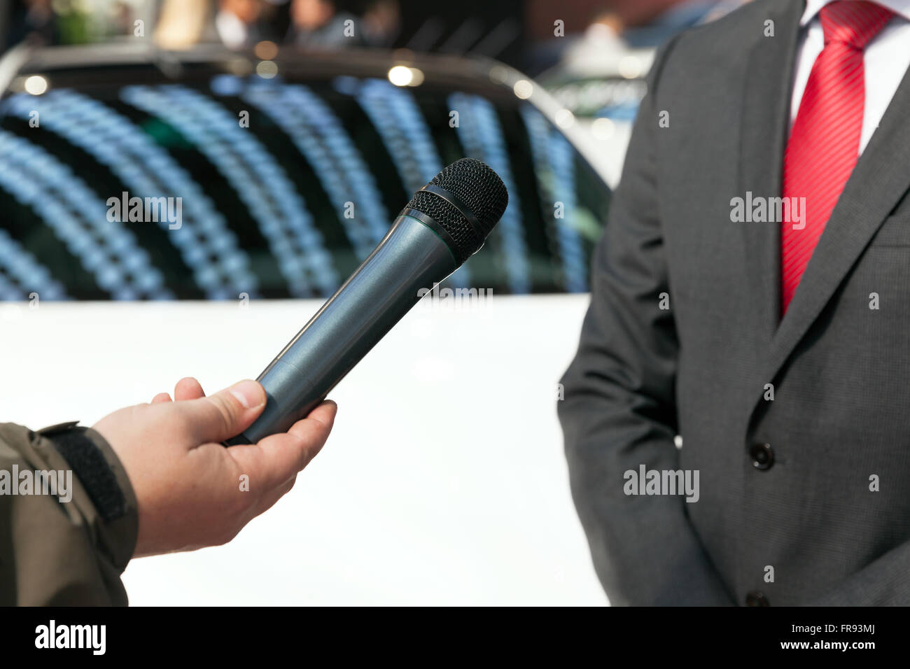 Media microphone interview hi-res stock photography and images - Alamy