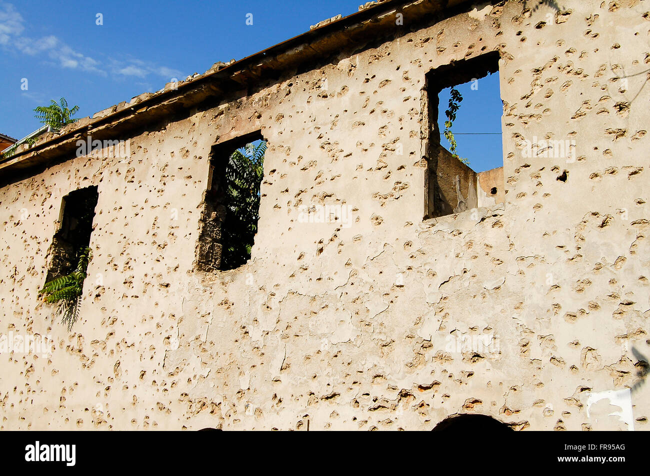 Bullet holes wall hi-res stock photography and images - Alamy