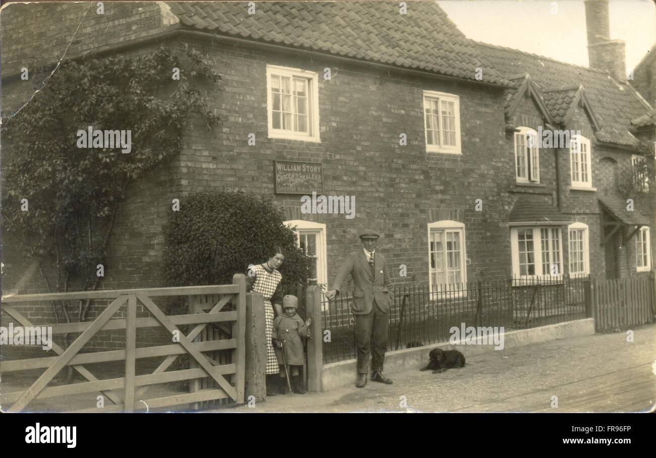1920s family at home hi-res stock photography and images - Alamy