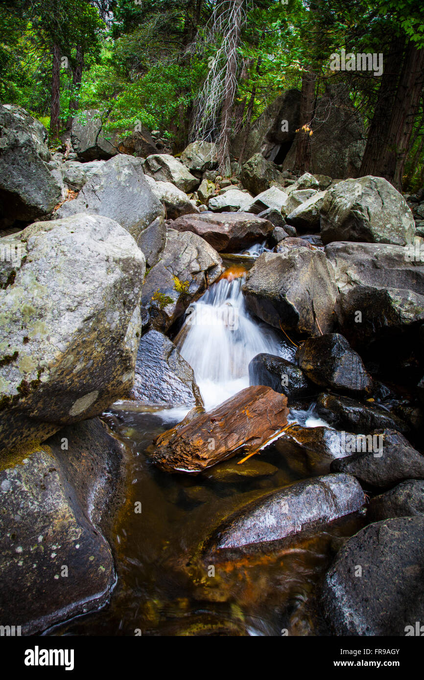 Water streaming down rocks hi-res stock photography and images - Alamy