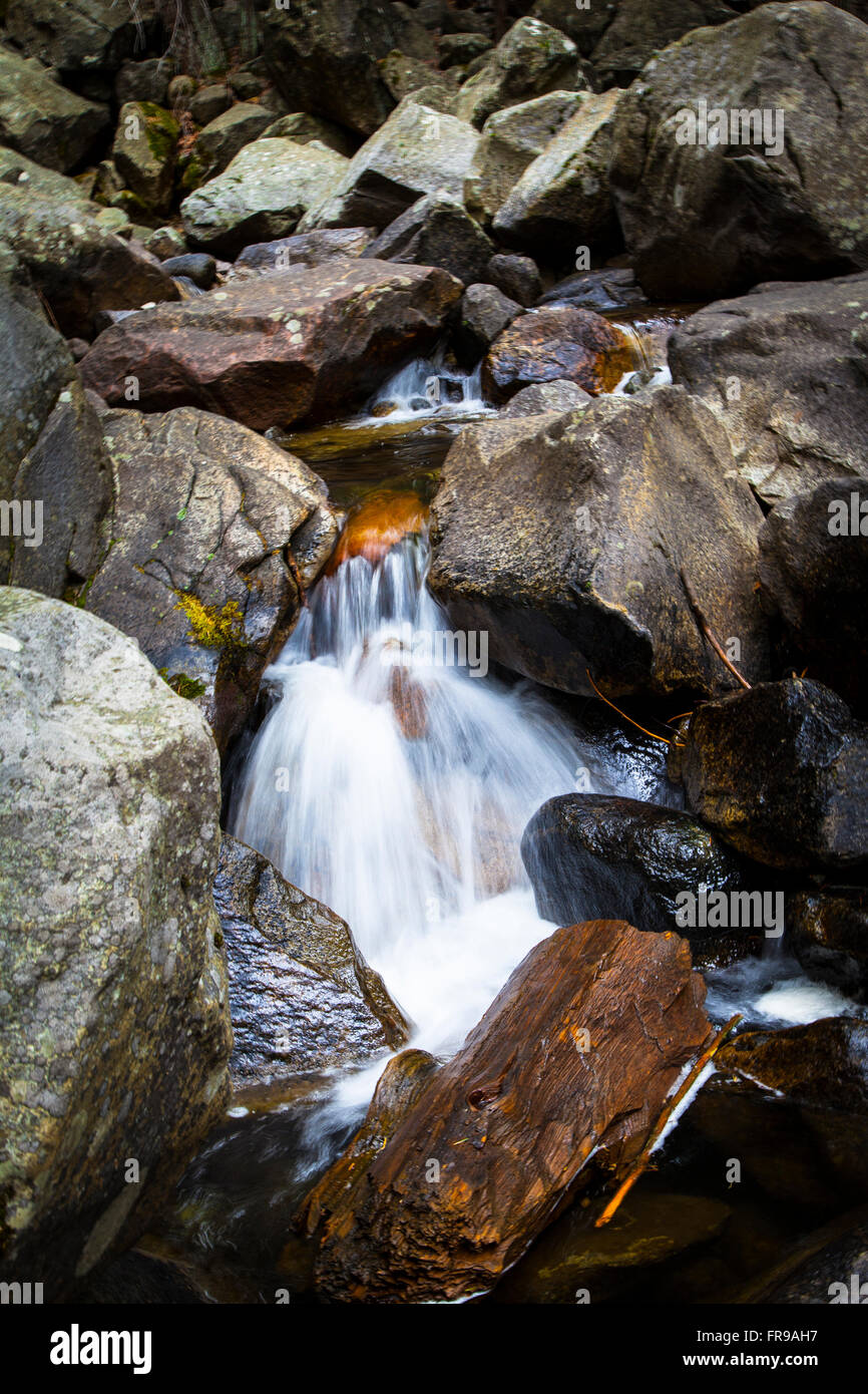 Water streaming down rocks hi-res stock photography and images - Alamy