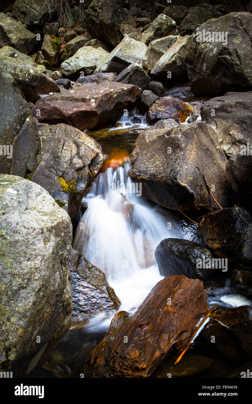 Water streaming down rocks hi-res stock photography and images - Alamy