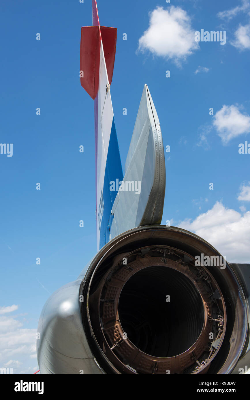 Rear view of an F-16 fighter jet Stock Photo - Alamy