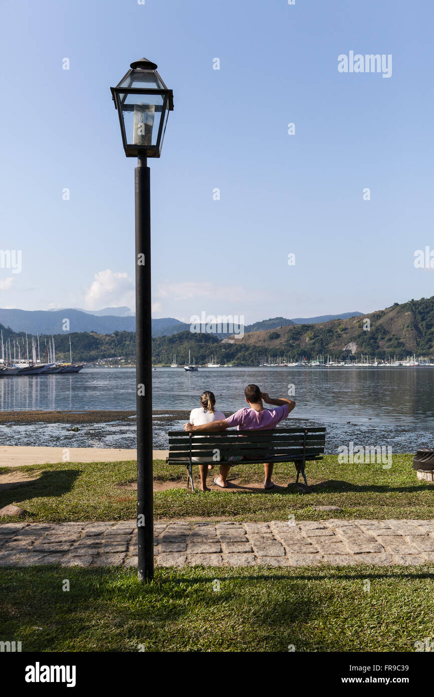 Bench overlooking water hi-res stock photography and images - Alamy