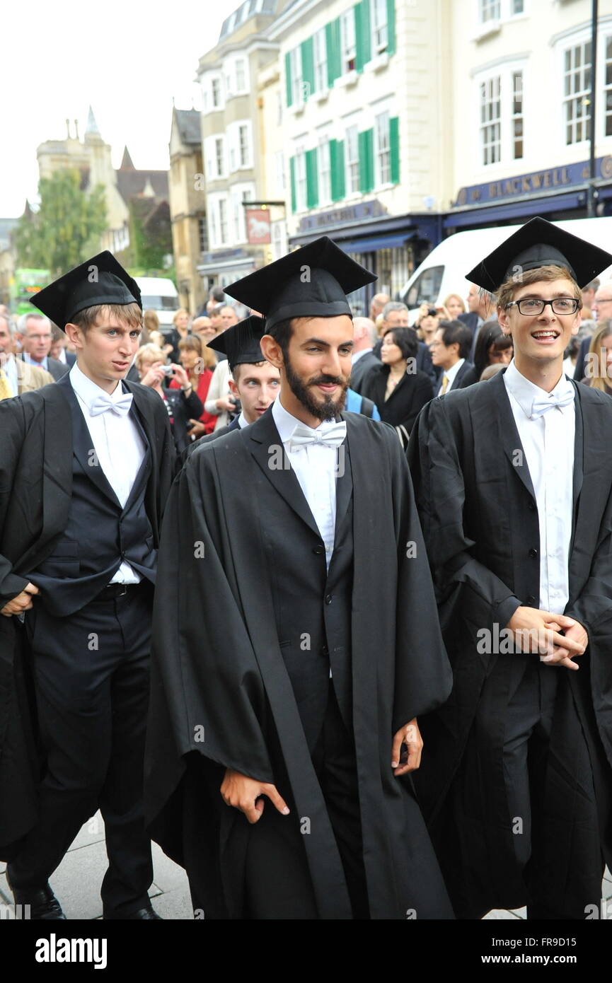 Oxford college students wearing tradional "sub fusc" clothing for Stock ...