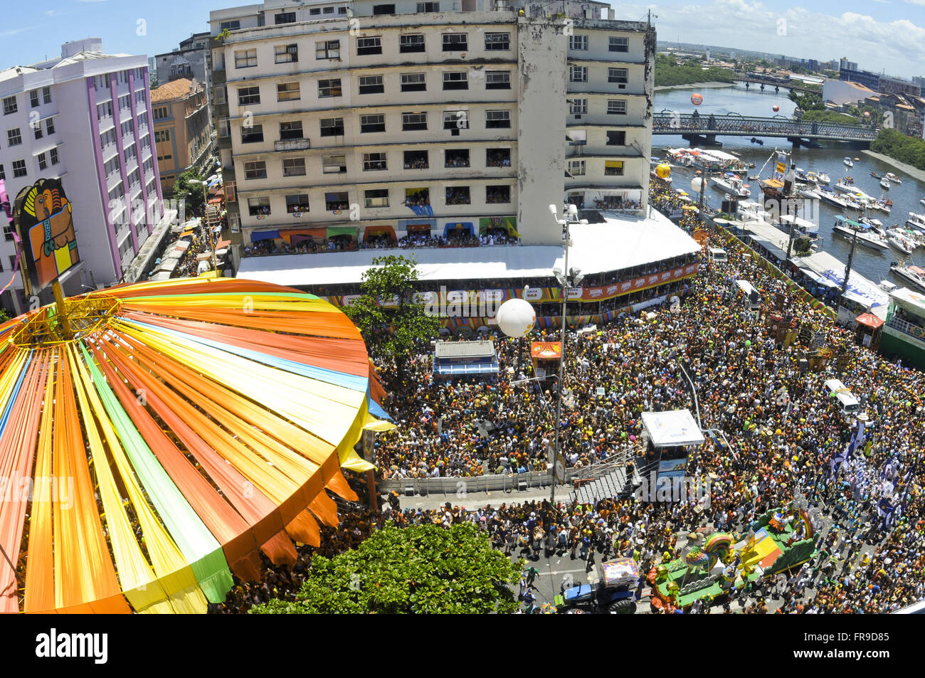 Carnival parade block Galo da Madrugada Stock Photo - Alamy
