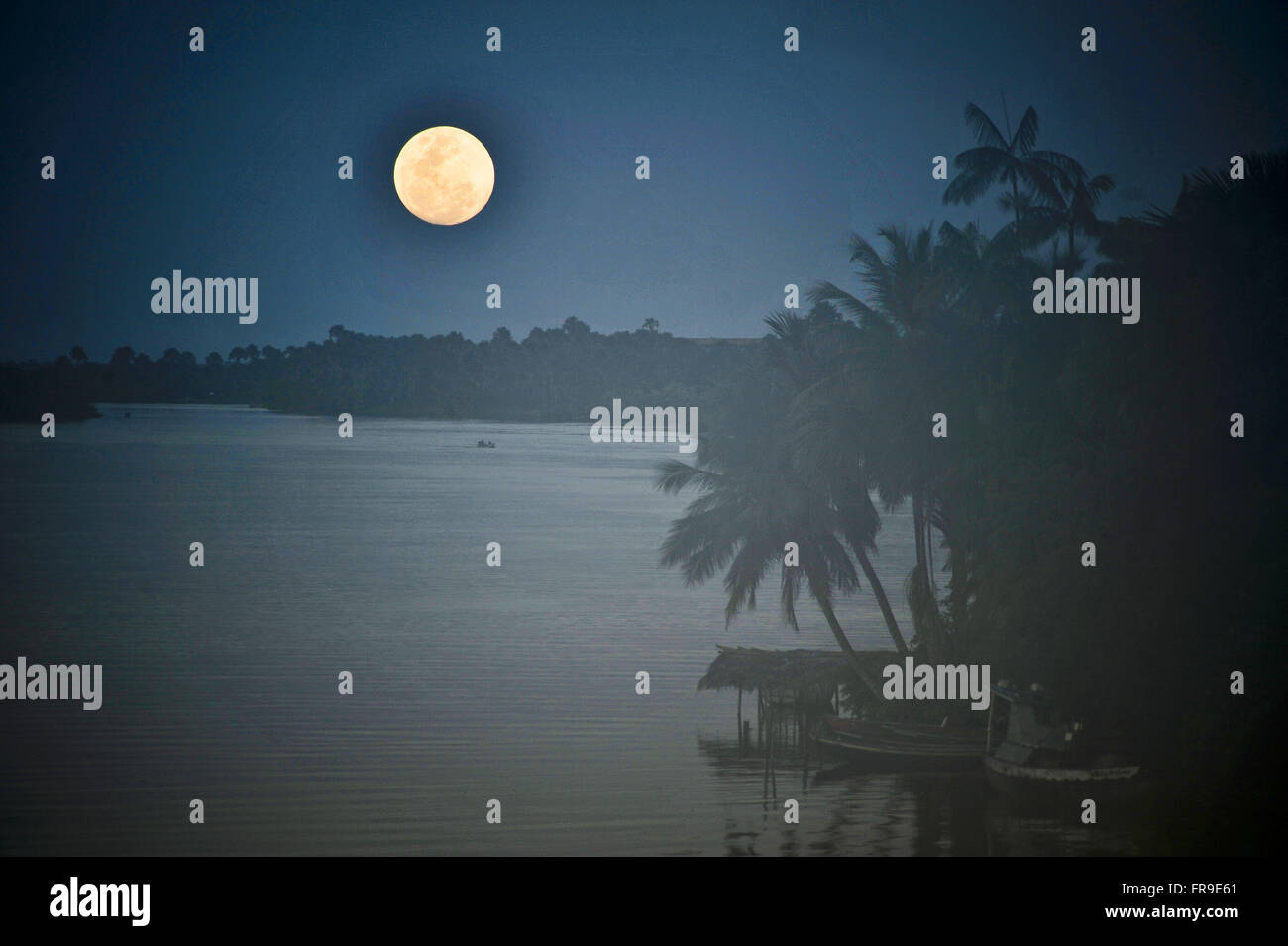 Full moon at dusk in Rio Preguicas Stock Photo - Alamy