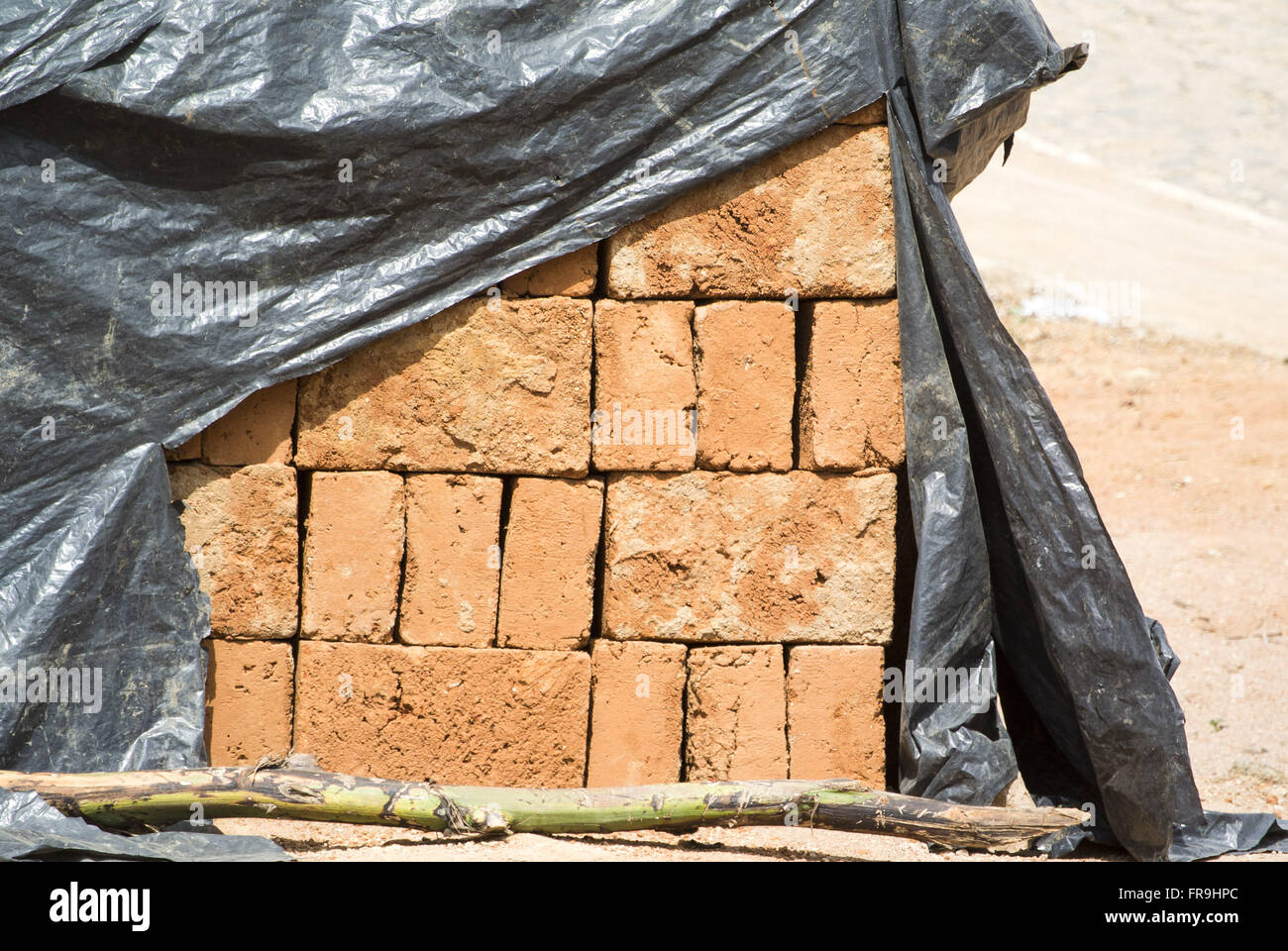 Adobe bricks hi-res stock photography and images - Alamy