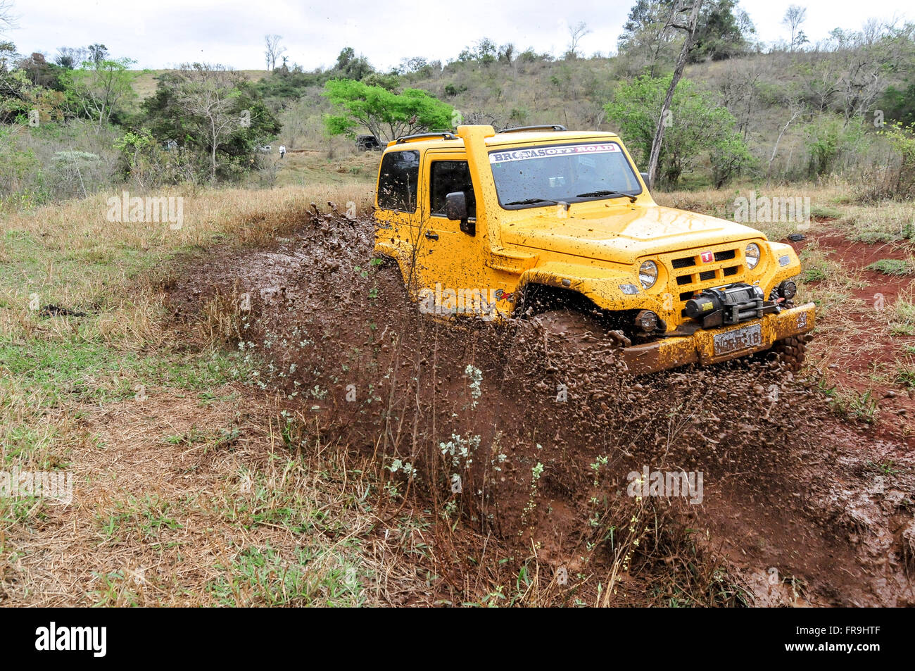 Jeep through mud puddle Stock Photo - Alamy