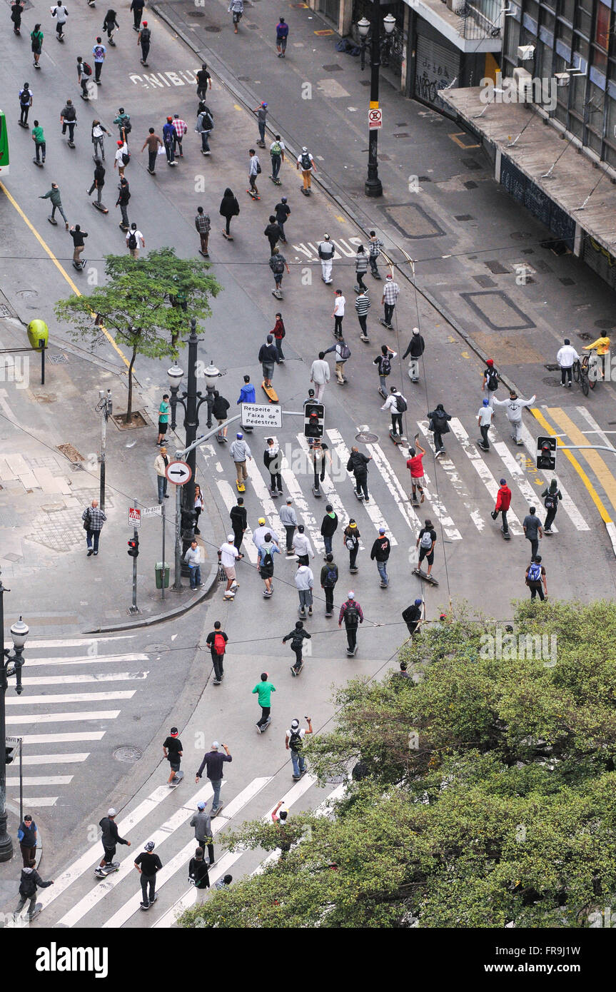 Skaters at Xavier Street in Toledo historic city center Stock Photo - Alamy
